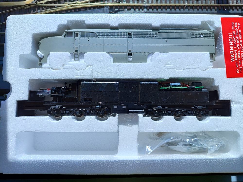 Proto 2000 Series, PA Locomotive, undekoriert (Gebraucht) in Gais für ...