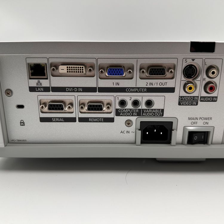 Panasonic PT-F300 Beamer - 3LCD 4,000 ANSI Lumens 1024x768 (Gebraucht ...