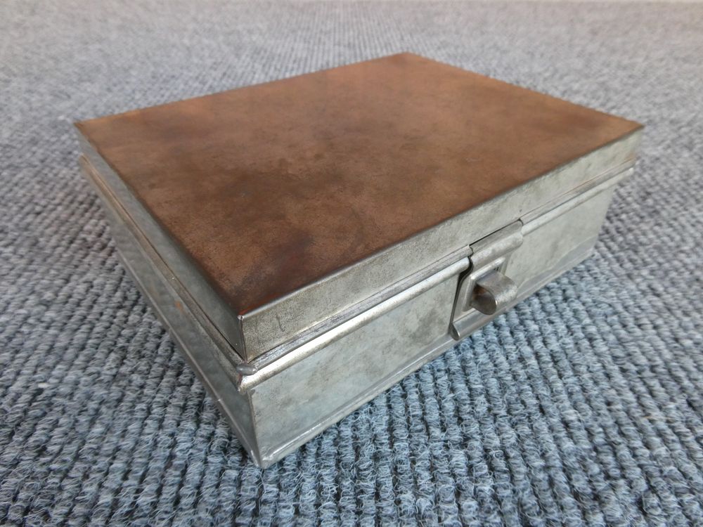 Blechbox mit Deckel und Lasche zum Abschliessen (Gebraucht) in ...