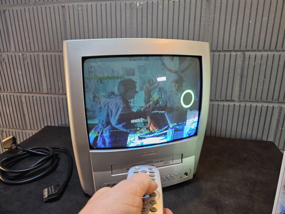 Philips 14PV Röhren TV - VHS Video Recorder & Remote Control | Kaufen ...