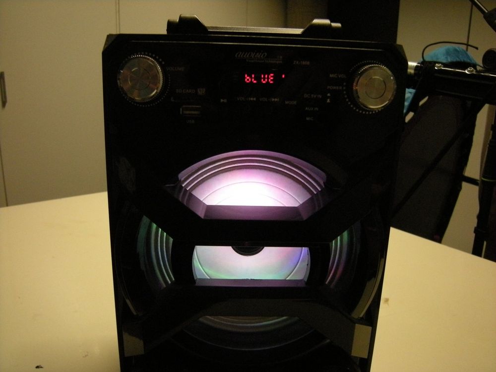 Musik Box mit Micro Eingang. SD / USB, BT/FM Akku Betrieben. (Gebraucht ...