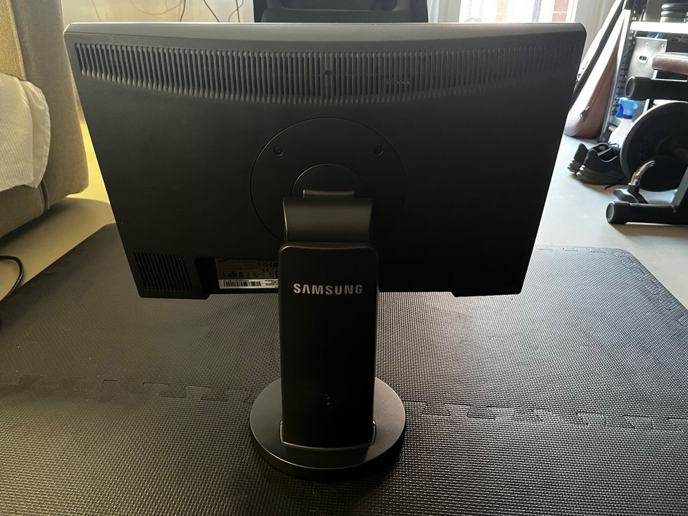Samsung SyncMaster 2243BW (Gebraucht) in Zürich für CHF 22 – nur ...