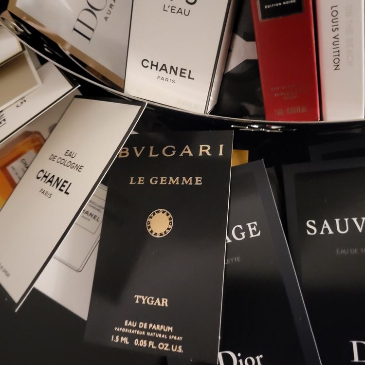 1,1 kg Parfumproben und Miniaturen Chanel ,Creed etc | Kaufen auf Ricardo