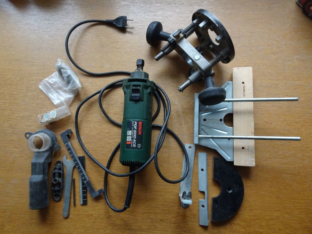 Oberfräse Bosch POF - DEFEKT - als Ersatzteile (Defekt) in Füllinsdorf ...