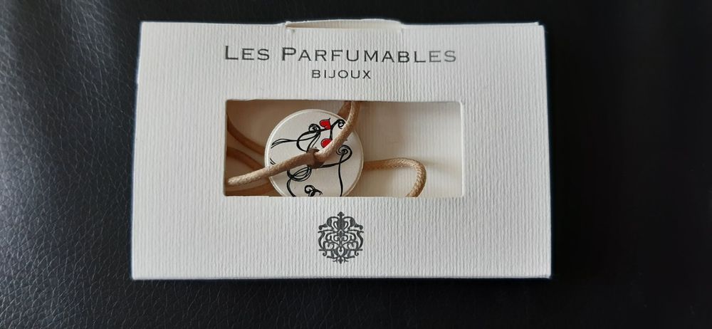 Bracelet parfumable (Neu (gemäss Beschreibung)) in Fahy für CHF 5 – mit ...