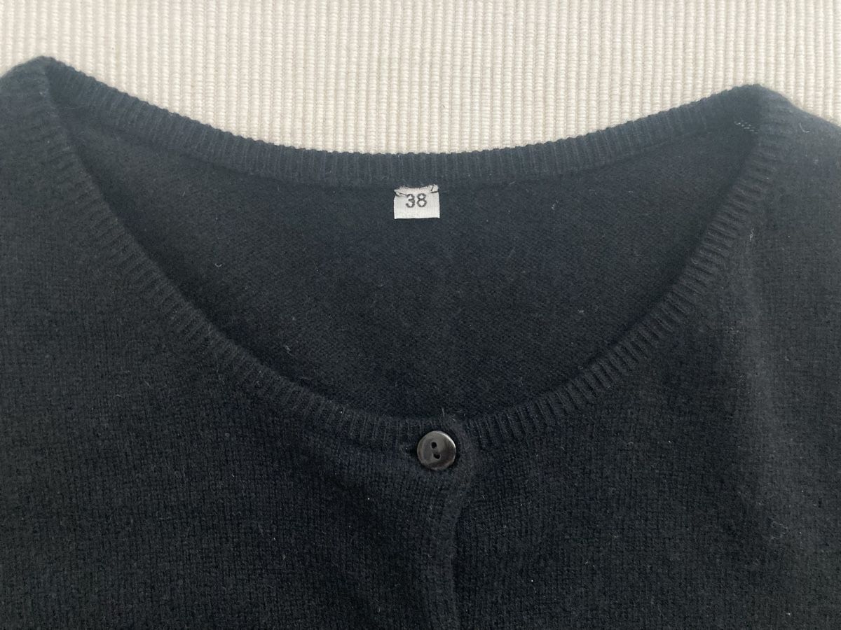 Schwarze Strickjacke aus 100% Kaschmir Gr. 38/40 top Zustand (Gebraucht ...