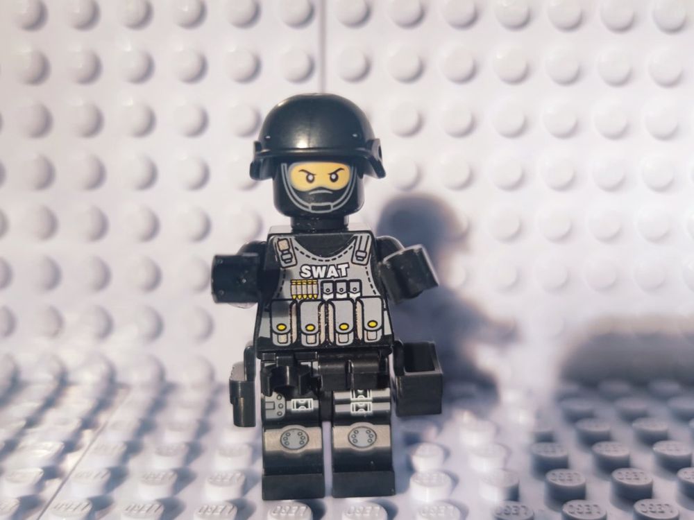 SWAT MINIFIGURE for lego (Neu (gemäss Beschreibung)) in Zurich für CHF 1 – mit Lieferung auf ...