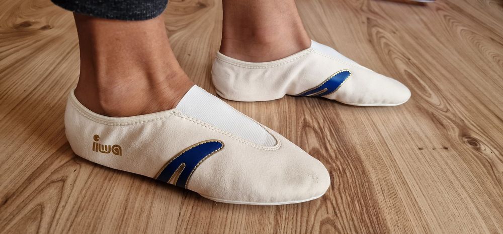 iwa Gymnastikschuhe Gr. 37 creme mit blauen Streifen (Neu und ...