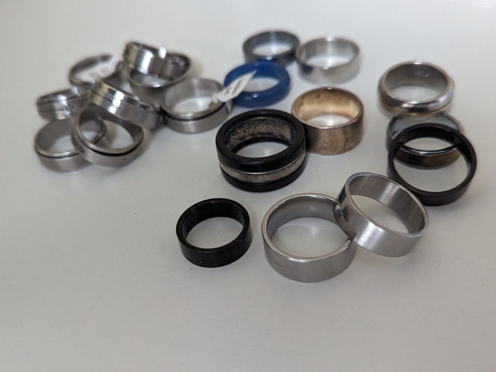 Diverse Ringe aus Edelstahl (Neu (gemäss Beschreibung)) in für CHF 10 ...