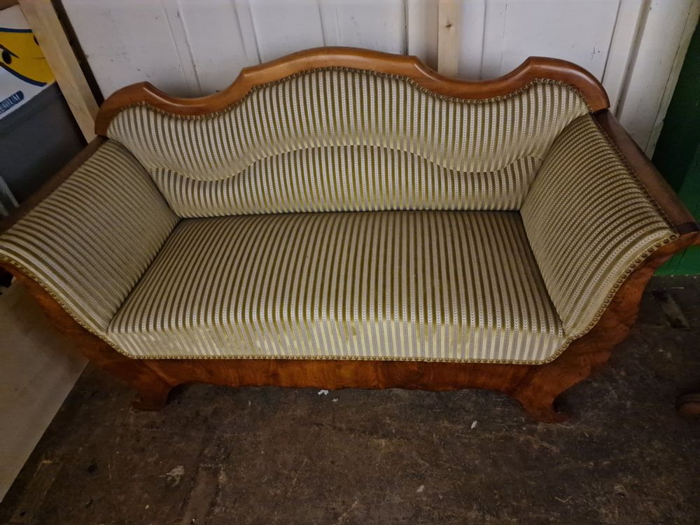 Antikes 2er Sofa in top Zustand (Gebraucht) in Steinen für CHF 206 – nur Abholung auf Ricardo kaufen