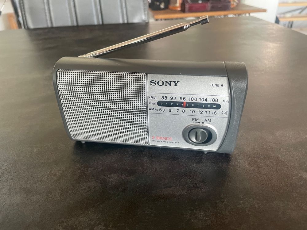 Ancienne Radio Portable Sony ICF-303 | Kaufen auf Ricardo