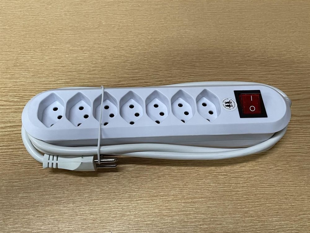 7er Steckdosenleiste weiss (Neu) ab 1.- (Neu und originalverpackt) in Krinau für CHF 16 – mit ...