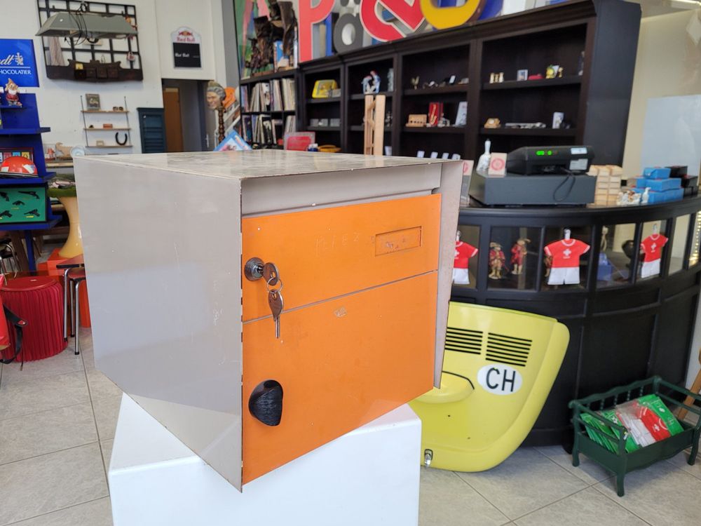 Briefkasten 1970 J. mit Milchkasten Paketbox, Old Letter-Box (Gebraucht ...