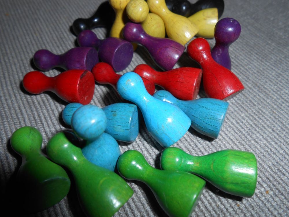 6 x 4 ältere Spielfiguren aus Holz (Gebraucht) in Schindellegi für CHF ...