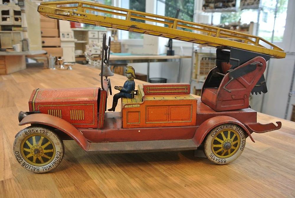 Blechspielzeug/Feuerwehrwagen/Distler (Gebraucht) in Worben für CHF 260 – mit Lieferung auf ...