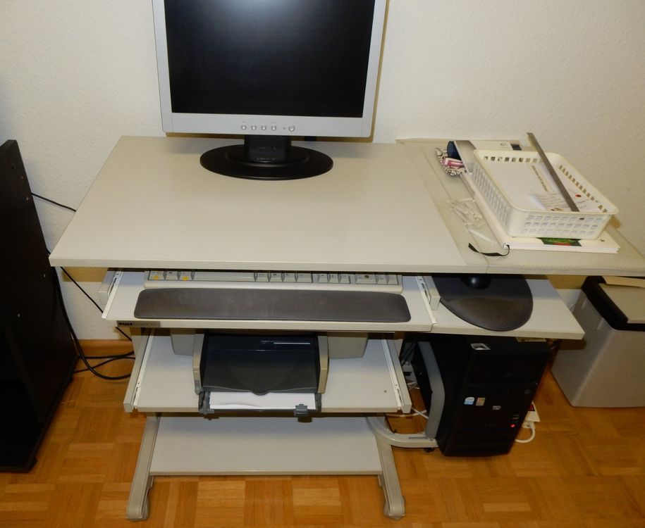 Computertisch (Gebraucht) in Basel für CHF 1 – nur Abholung auf Ricardo ...