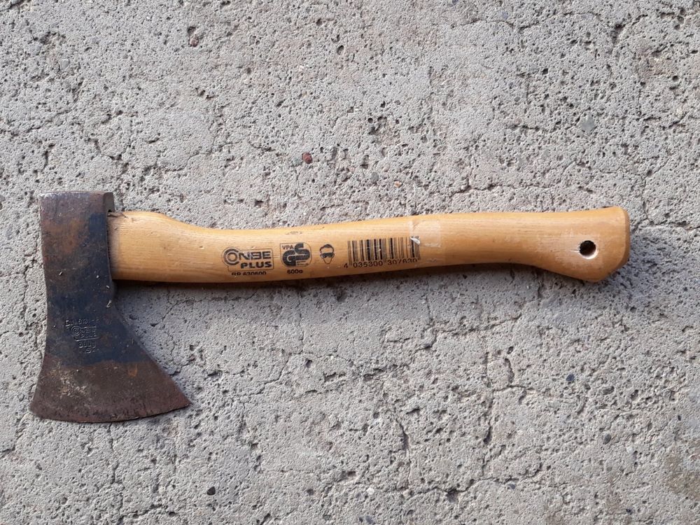 Beil mit Holzstiel (500g) (Gebraucht) in Eriswil für CHF 12 – nur ...