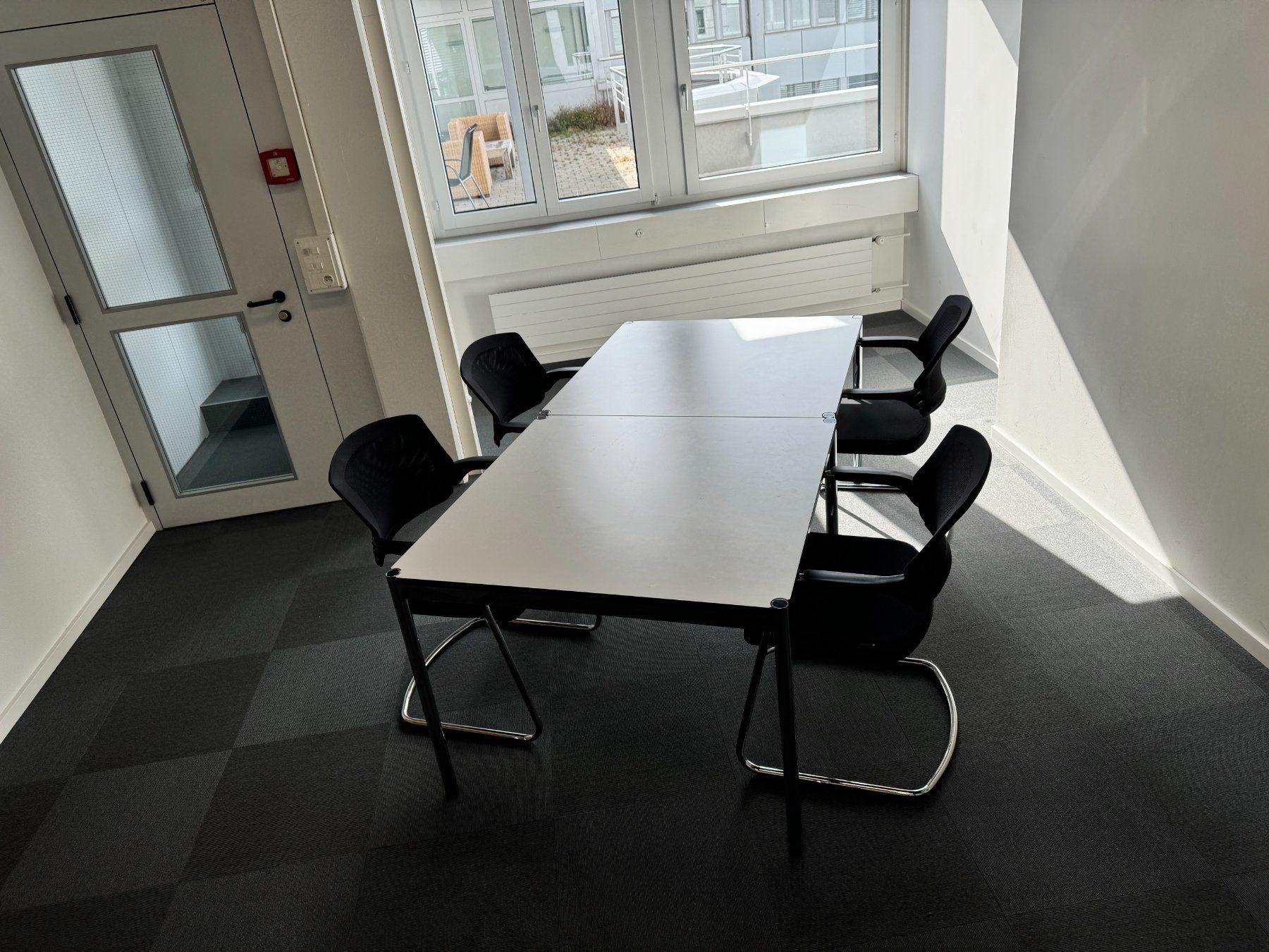USM Bürotisch 100x100cm weiss (D'occasion) à Pfäffikon SZ pour CHF 100 ...