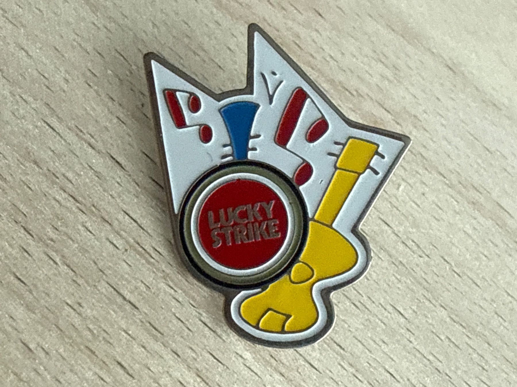 Pin Lucky Strike (Gebraucht) in Glattbrugg für CHF 1 – mit Lieferung ...
