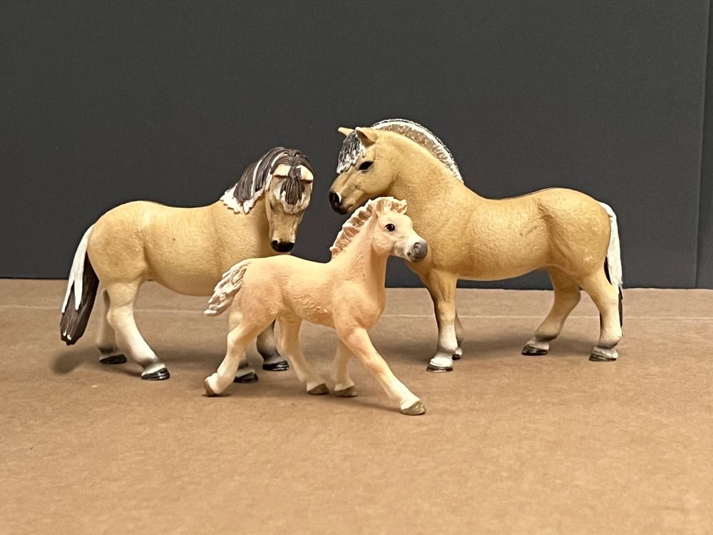 Schleich Fjordpferde Stute Hengst Fohlen Fjord Pferd (Gebraucht) in Ennetbaden für CHF 42 – mit ...