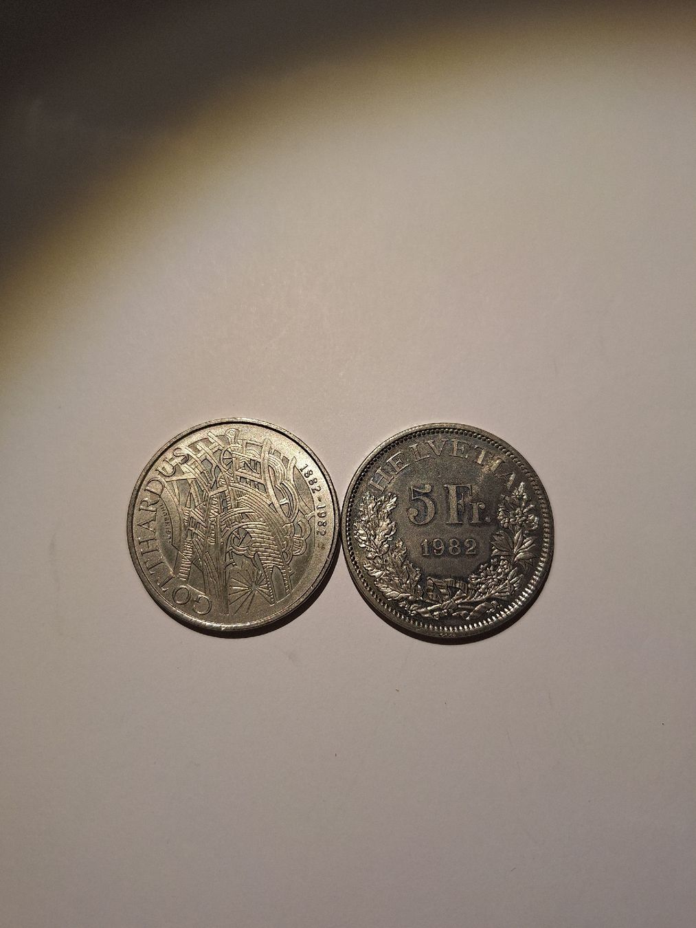 2 Schweizer Münzen: 5 Franken 1982 & Gedenkmünze Gotthard (Gebraucht ...