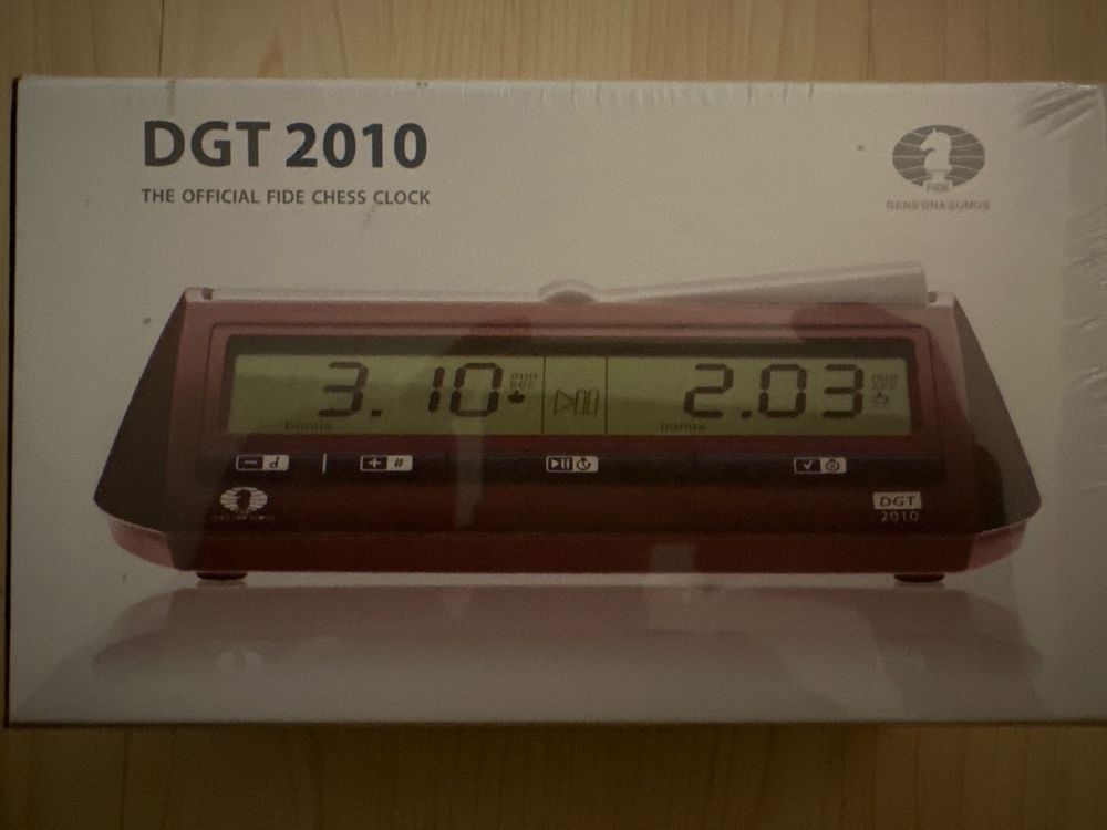 DGT 2010 Chess Clock / Schach Uhr (Neu und originalverpackt) in ...