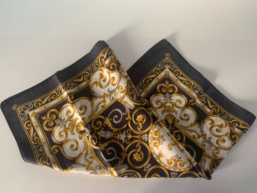 Foulard (Gebraucht) in für CHF 15 – mit Lieferung auf Ricardo kaufen