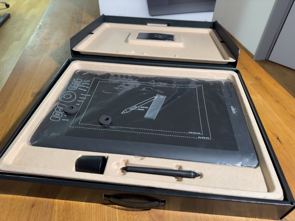 Wacom Intuos 5 touch Large in Ovp. mit Wirel. Kit & Art Pen (Gebraucht ...