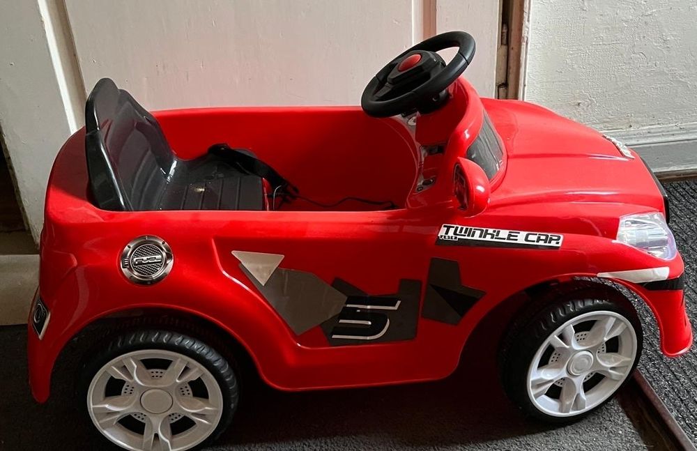 Rotes Kinder Elektroauto "Twinkle Car" - Fahrspass pur! (Gebraucht) in ...