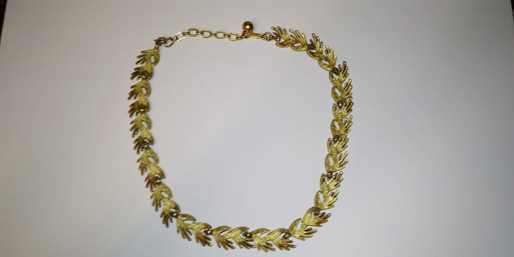 Collier Trifari vintage doré, élégant et en bon état (D'occasion) à ...