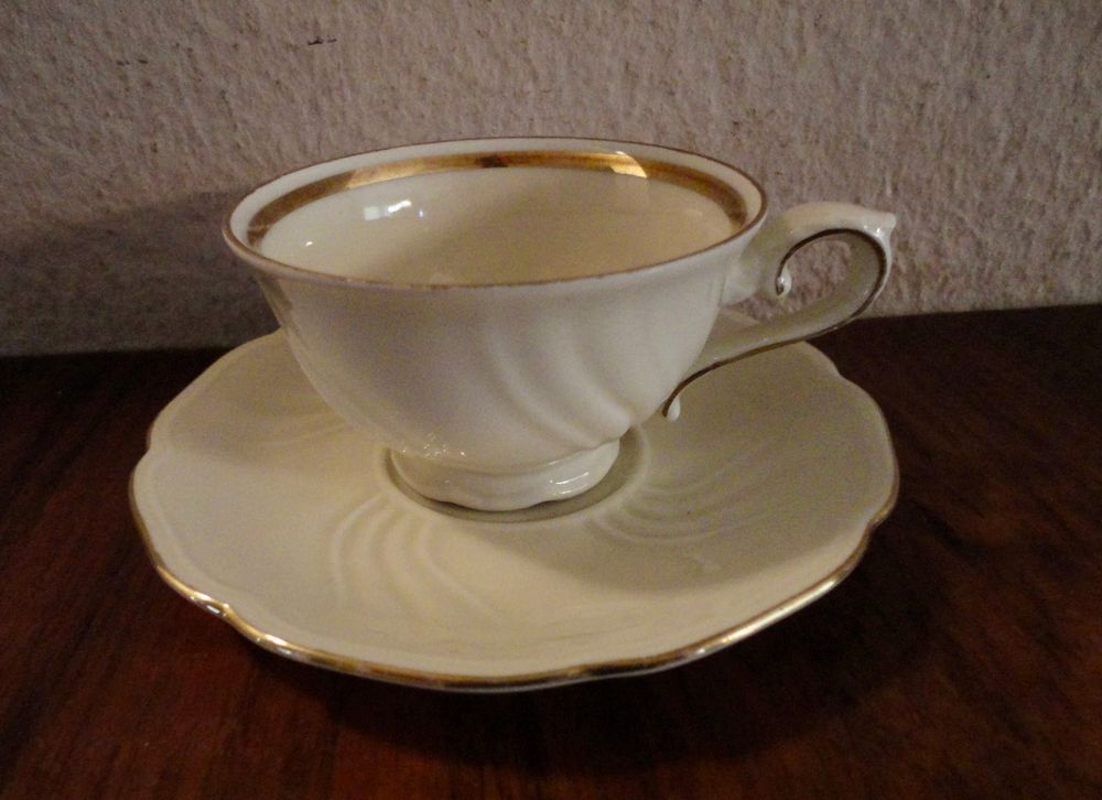 Tasse Mit Goldrand Alt