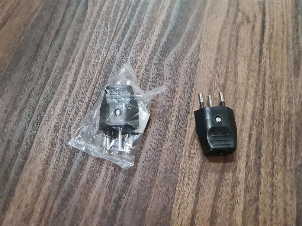 2x Stromstecker in schwarz ab 1.- (Neu und originalverpackt) in Krinau ...