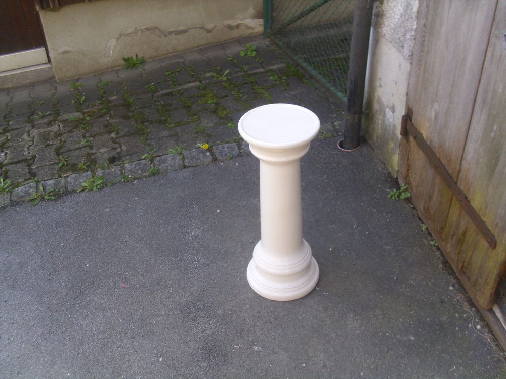2 Standsäulen Steingut in Weiss (Gebraucht) in Schwanden GL für CHF 30 ...