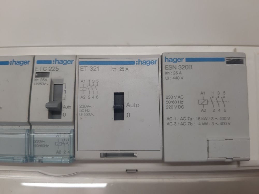 Unterverteiler hager FI 25A 3pol und 4x Schütz Tag/Nacht (Gebraucht) in ...