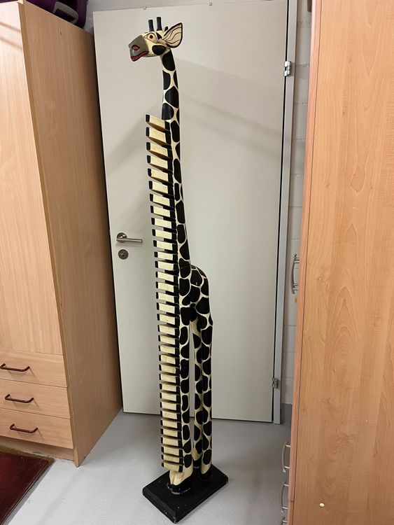 Exotischer CD-Ständer "Giraffe" aus Holz für 33 CDs (Gebraucht) in Hagendorn für CHF 50 – nur ...
