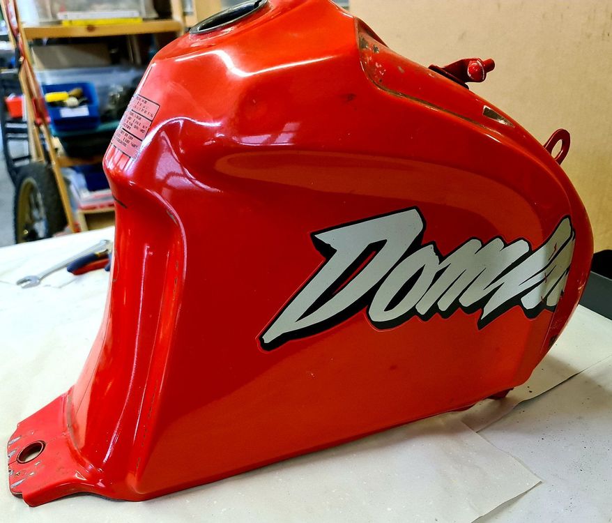 Honda Dominator RD02 NX650 Tank (Defekt) in Grabs für CHF 1 – nur ...