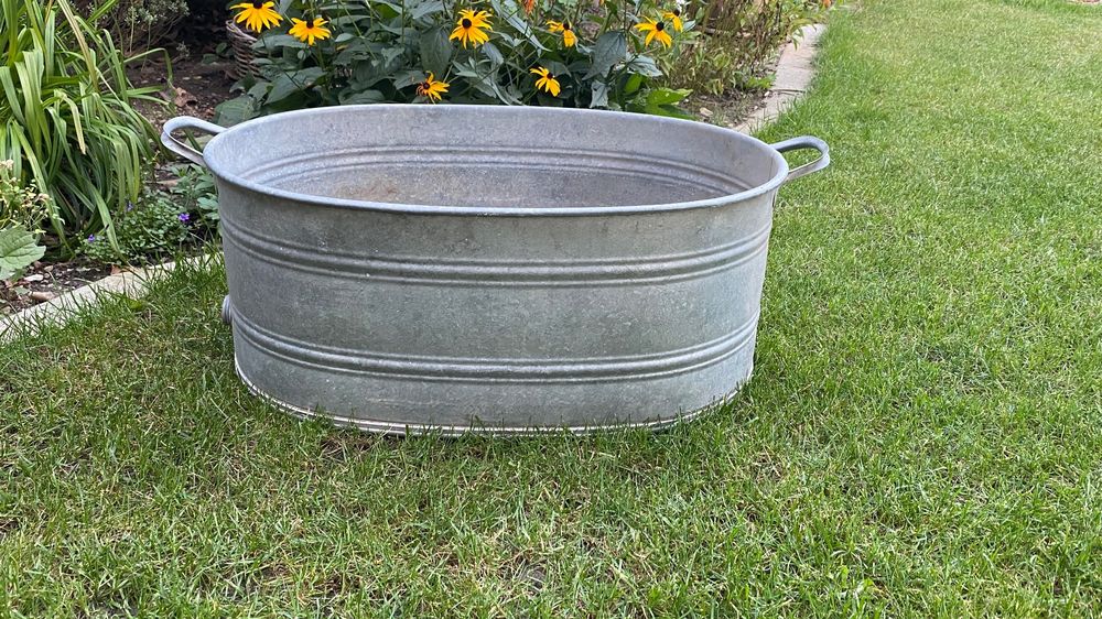 Toller grosser Zuber mit Schrauböffnung - für Blumen/Baden (Gebraucht ...