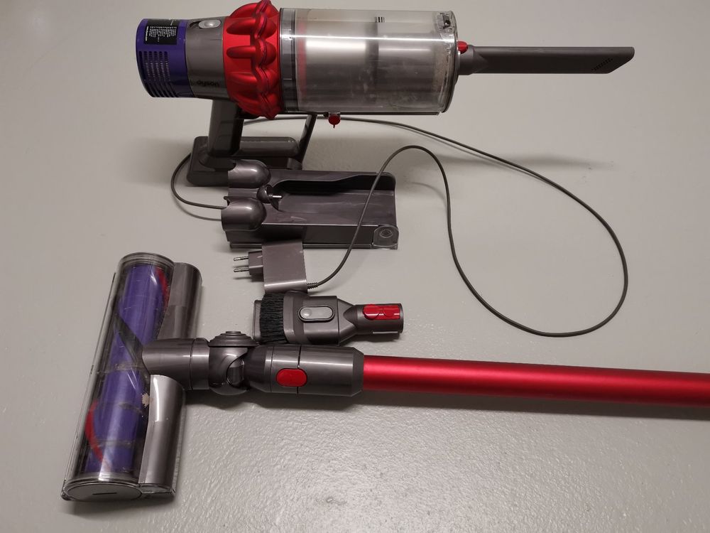 Dyson v10 vacuumer (battery defect) (Defekt) in Thundorf für CHF 40 ...