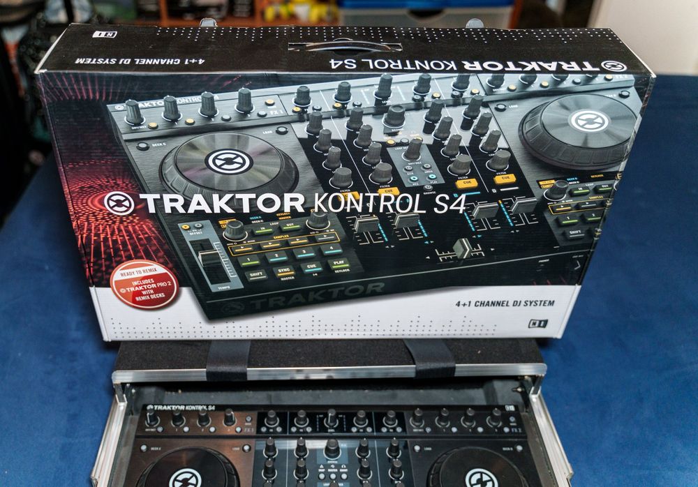 Native Instruments TRAKTOR KONTROL S4 MK2 mit Flightcase (Gebraucht) in ...