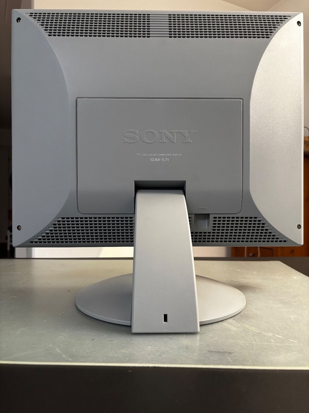 Sony SDM-S71 17-inch LCD Monitor - Stylish and Reliable (Gebraucht) in ...