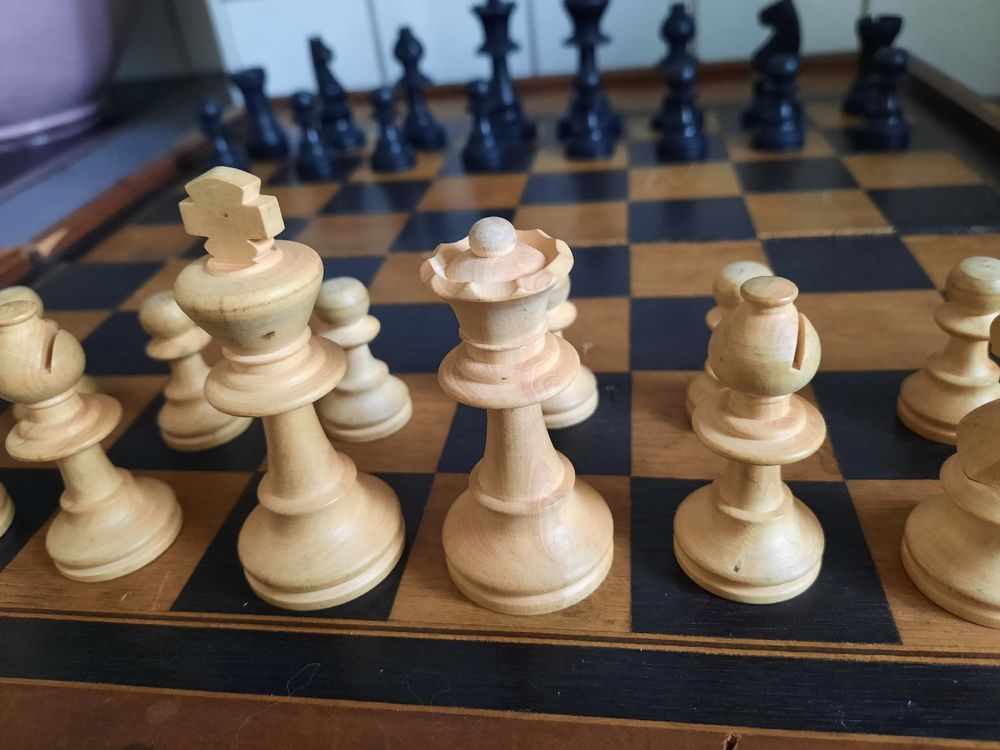 Ancien JEU D'ÉCHECS, dans son COFFRET | Kaufen auf Ricardo Ancien JEU D'ÉCHECS, dans son COFFRET | Kaufen auf Ricardo