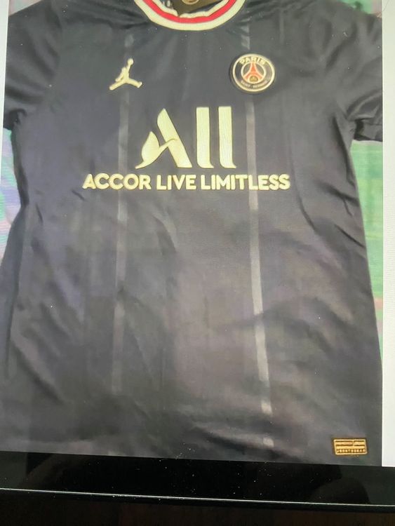 Fussballtrikot PSG Rainbow Messi signiert | Kaufen auf Ricardo