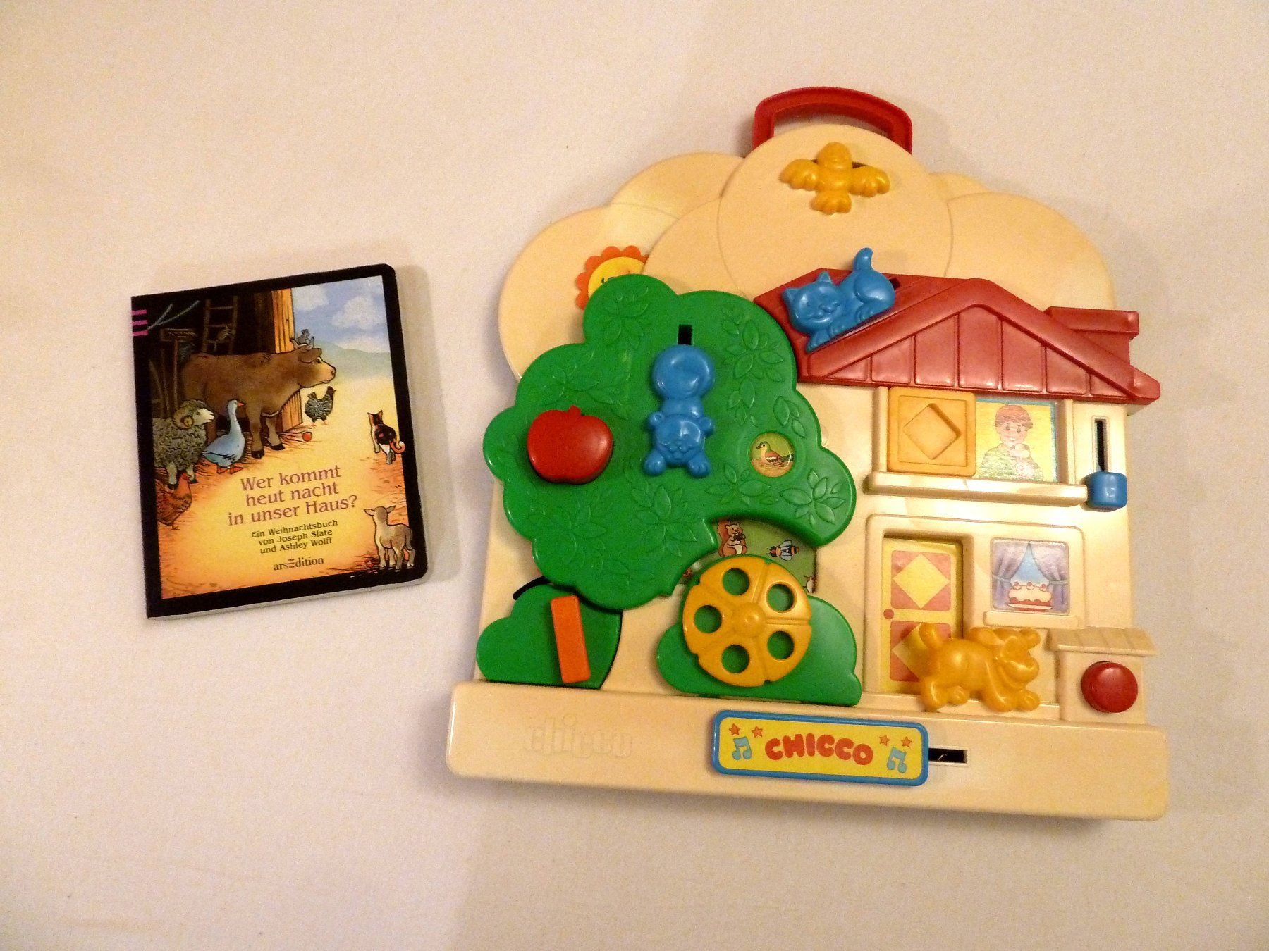 Baby Activity Board und ein Bilderbüechli (Gebraucht) in Dietlikon für ...