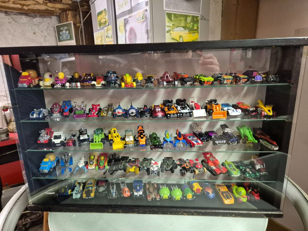 Vitrine mit Hot Wheels 85 Stück (Gebraucht) in Oberbuchsiten für CHF ...