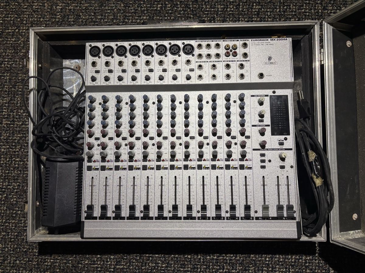 Behringer Eurorack MX 2004A 20-Channel 4-Bus mixer with case (Gebraucht ...