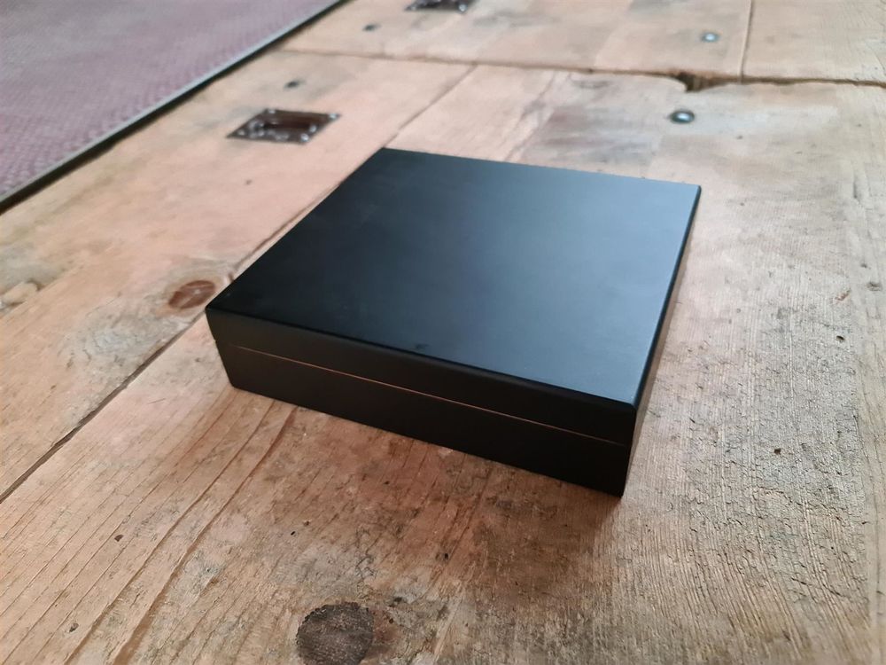 Humidor in schwarz 24x21.5cm H:6.5cm | Kaufen auf Ricardo