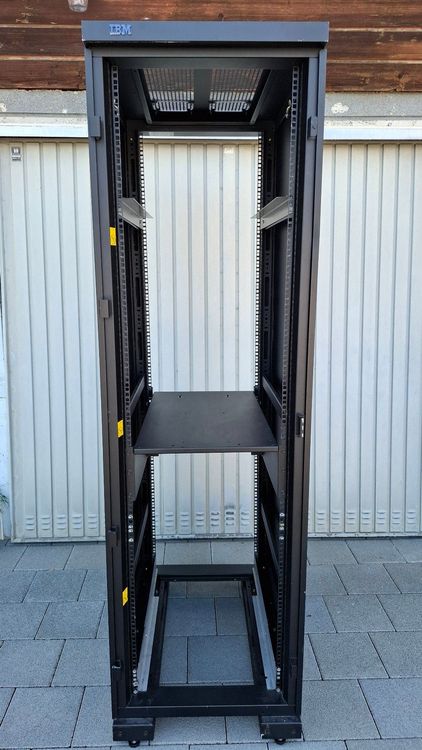 IBM Server-Rack – 42U / HE – robustes Rack auf Rollen (Gebraucht) in ...