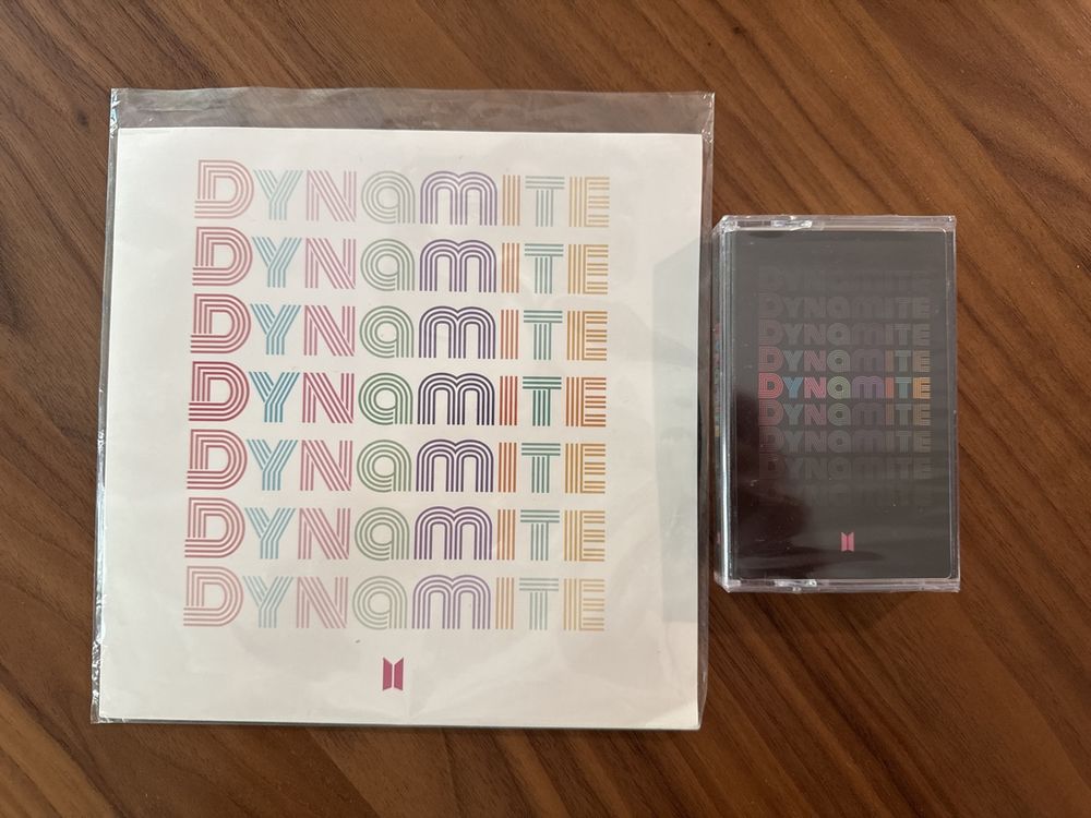 BTS - DYNAMITE (LIMITED EDITION CASSETTE+ vynil ) (Neu und originalverpackt) in Prangins für CHF ...