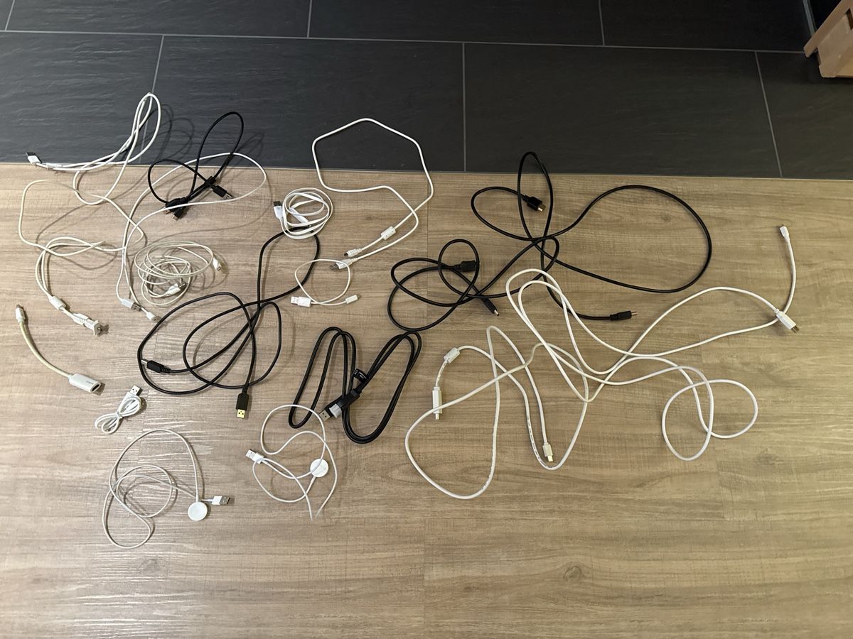 Kabel-Sammelsurium: USB, Lightning, Apple Watch, … (Gebraucht) in ...