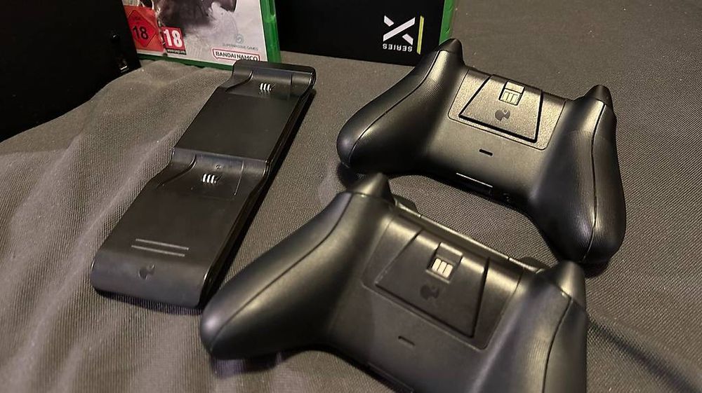 Xbox Series X 1TB Console + 2 Controller + Dock (Gebraucht) in Lugano ...